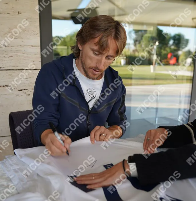 Luka Modric Back Signed Tottenham Hotspur 2021-22 Home Shirt In Classic ...