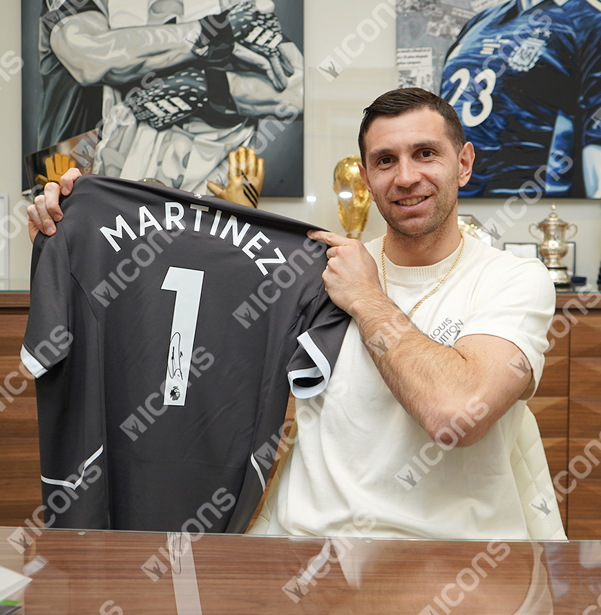 FIFA World Cup Hero Emi Martinez signs with Icons.com! - Icons.com News