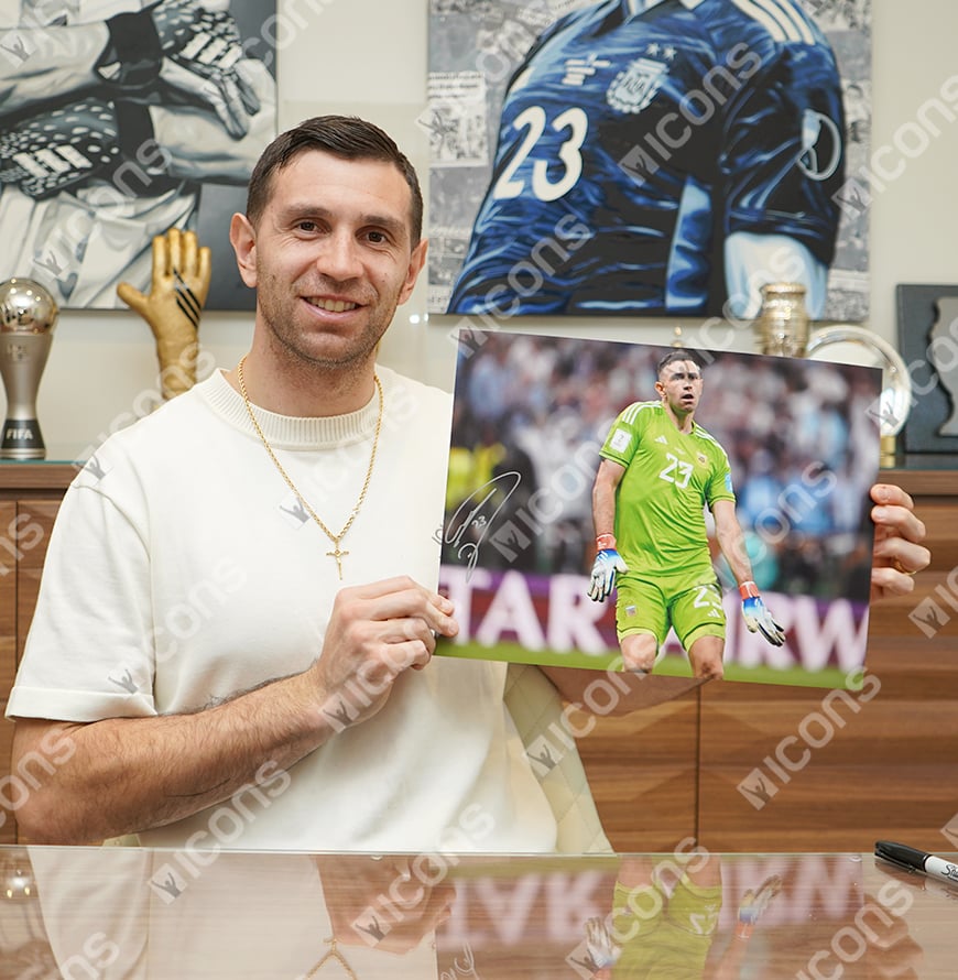 FIFA World Cup Hero Emi Martinez signs with Icons.com! - Icons.com News
